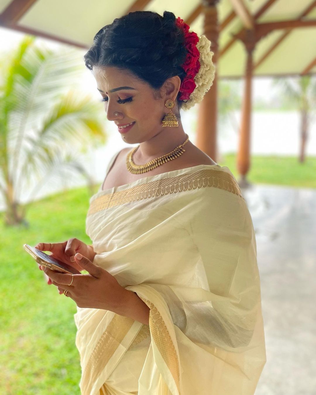 singer amrutha suresh posing with gopi sundar goes viral, fans says ...