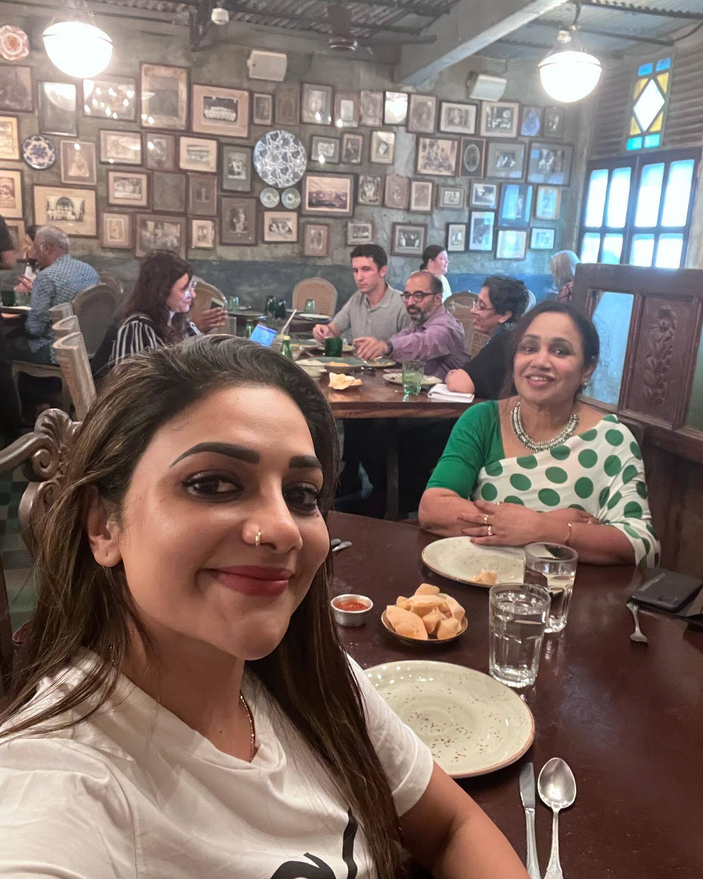 Singer Rimi Tomy looks gorgeous In kerala saree, onam special Photos ...