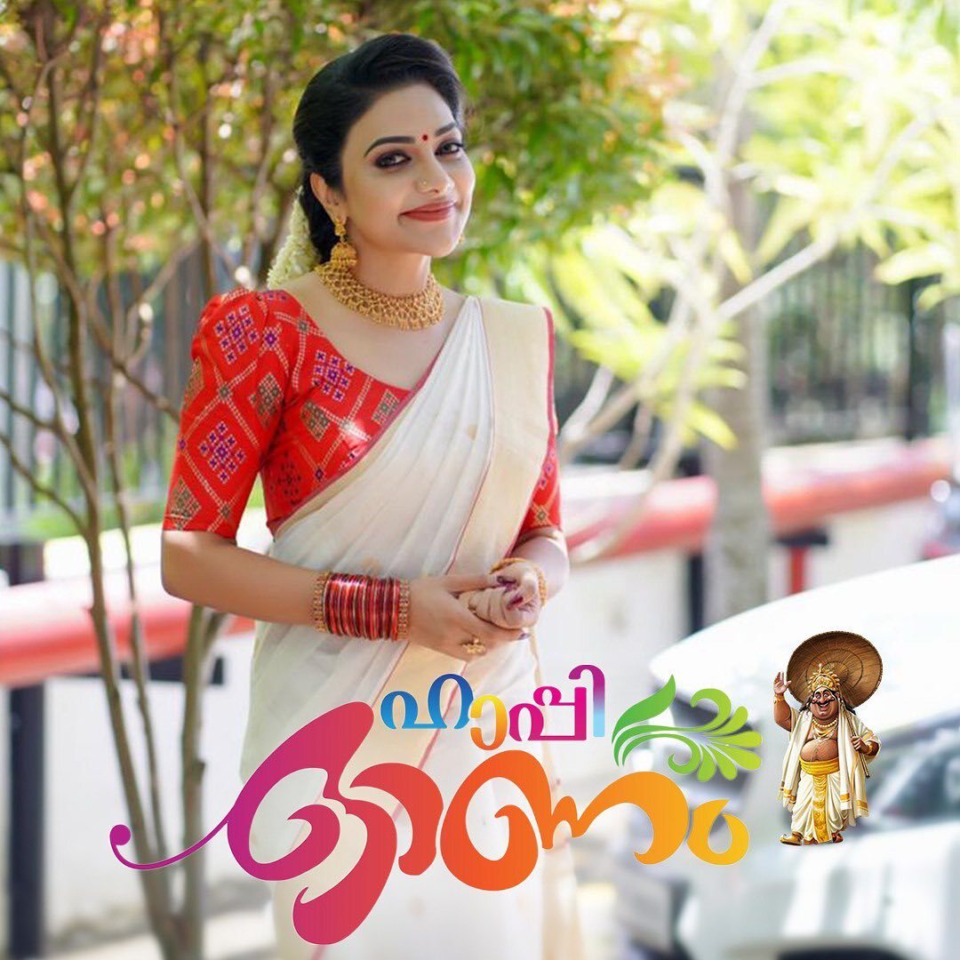 Singer Rimi tomy's onam special photoshoot goes viral, fans says she is ...