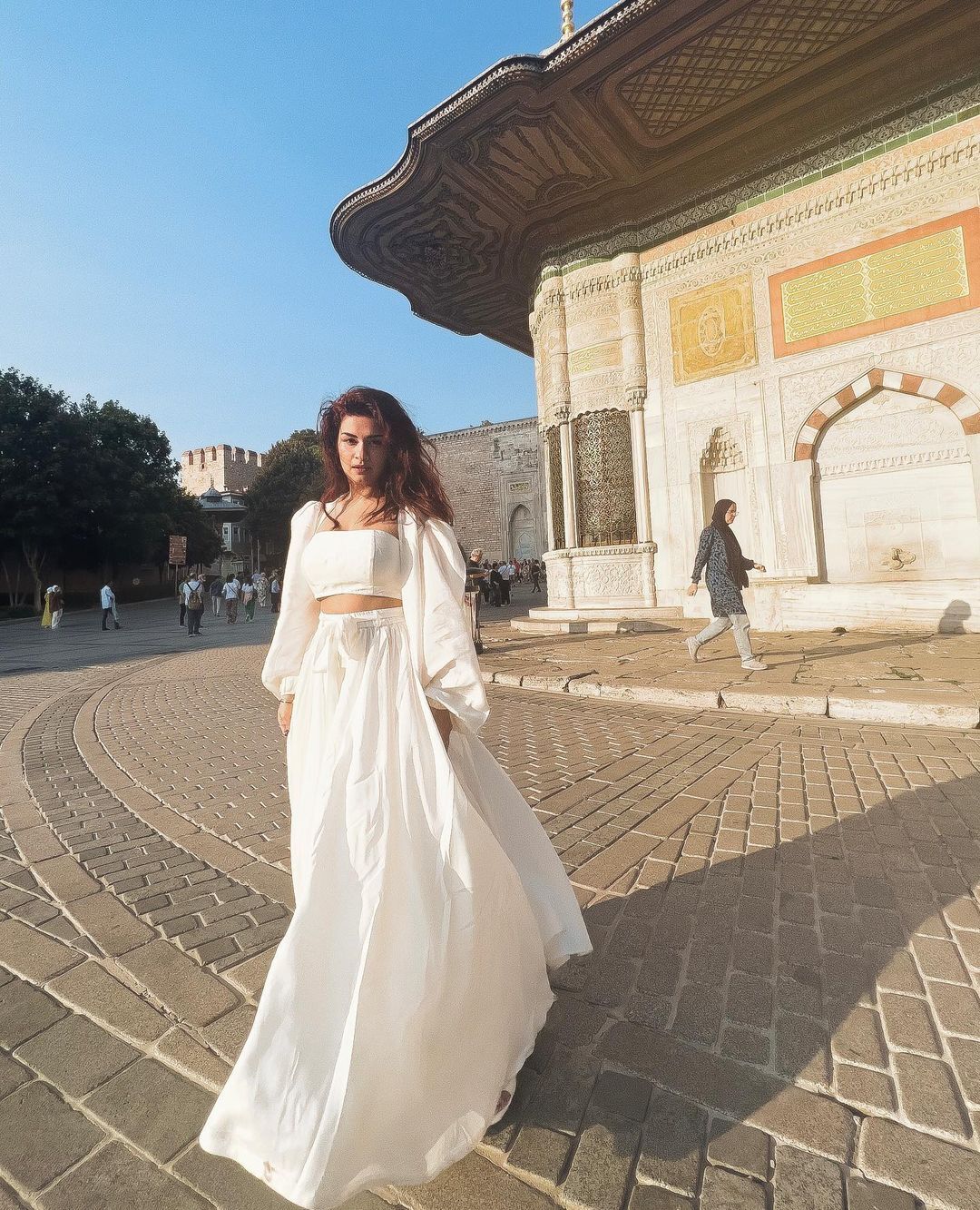 अवनीत कौर की कातिलाना अदाएं देख फैंस हुए बेकाबू, तस्वीरें देख फैंस बोले ...