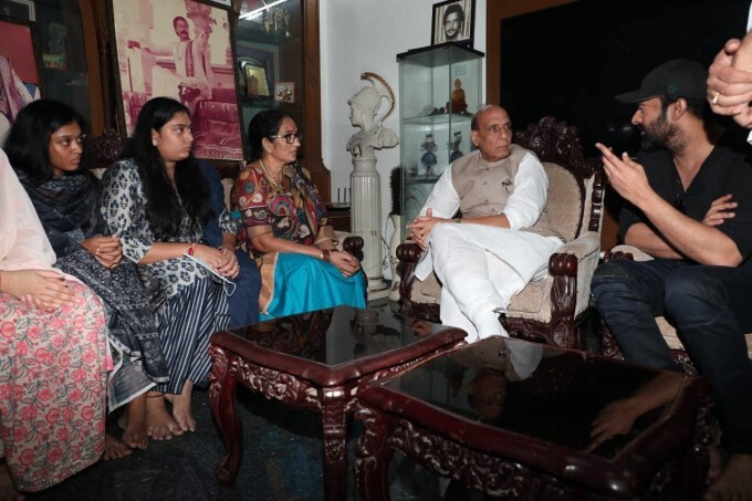 Union Defense Minister Rajnath Singh Visits Actor Krishna Raju Family ...