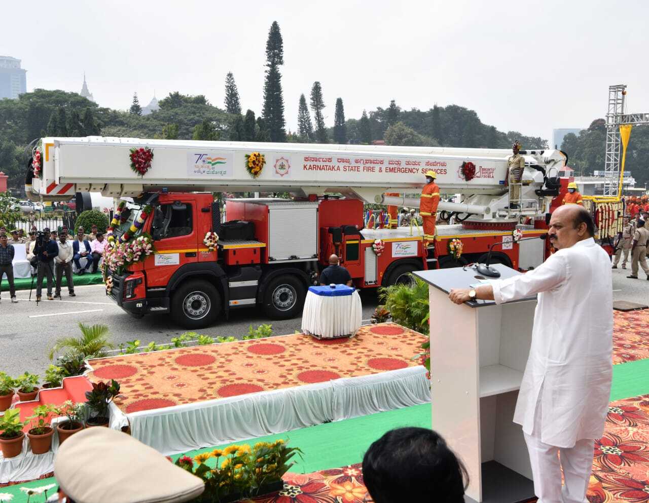 90 ಮೀಟರ್ ಏರಿಯಲ್ ಲ್ಯಾಡರ್ ಪ್ಲಾಟ್‌ಫಾರ್ಮ್ ವಾಹನಕ್ಕೆ ಚಾಲನೆ | 90 meter ladder ...
