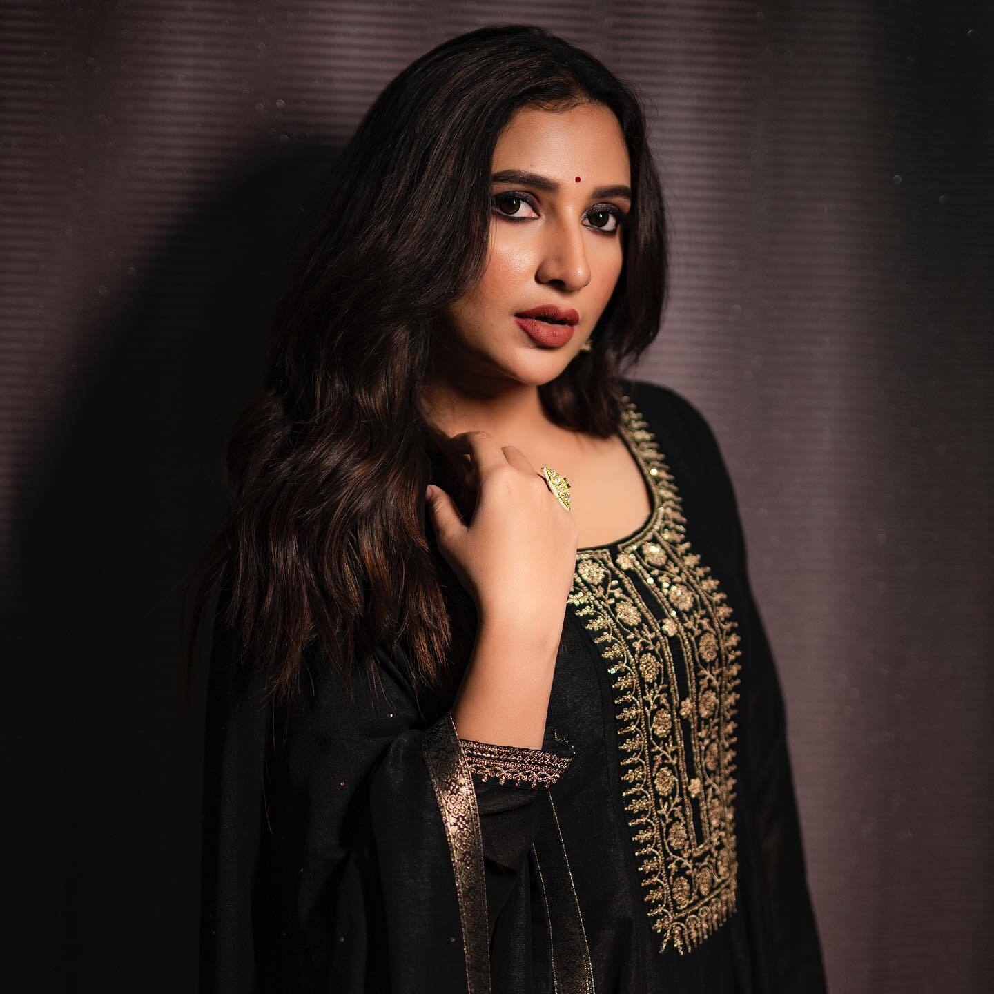 কালো পোশাকে শুভশ্রীর রূপে মুগ্ধ নেটিজেনরা, ছবি পোস্ট করে নবমীর শুভেচ্ছা ...