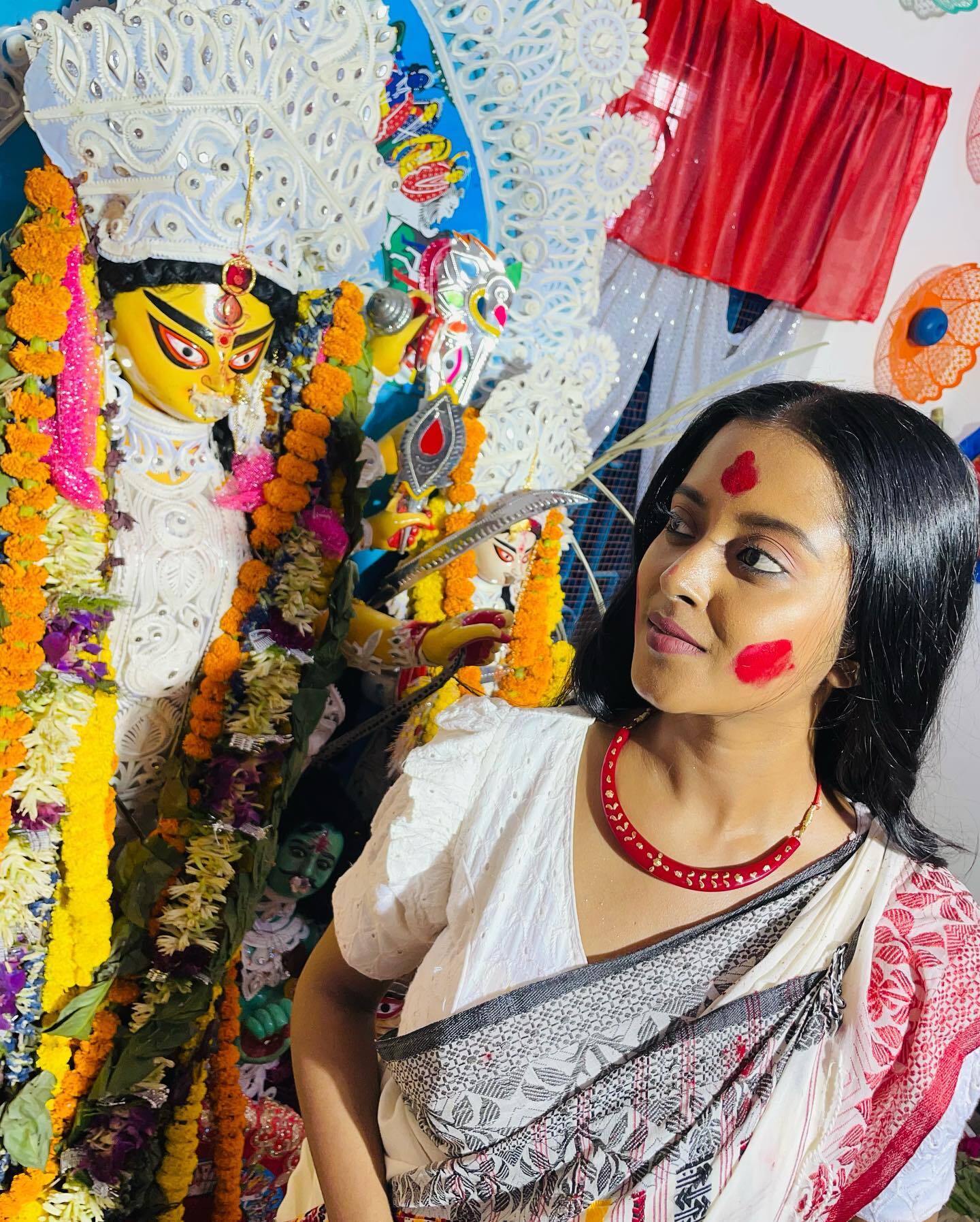 অল্প মেকাপে সোশ্যাল মিডিয়ায় লাস্যময়ী রূপে ধরা দিলেন টেলি অভিনেত্রী ...