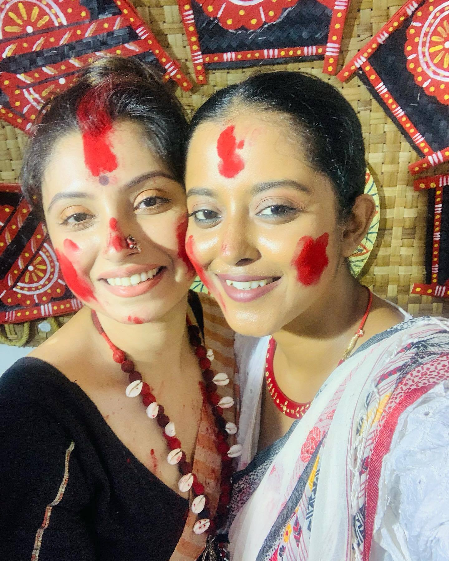 অল্প মেকাপে সোশ্যাল মিডিয়ায় লাস্যময়ী রূপে ধরা দিলেন টেলি অভিনেত্রী ...