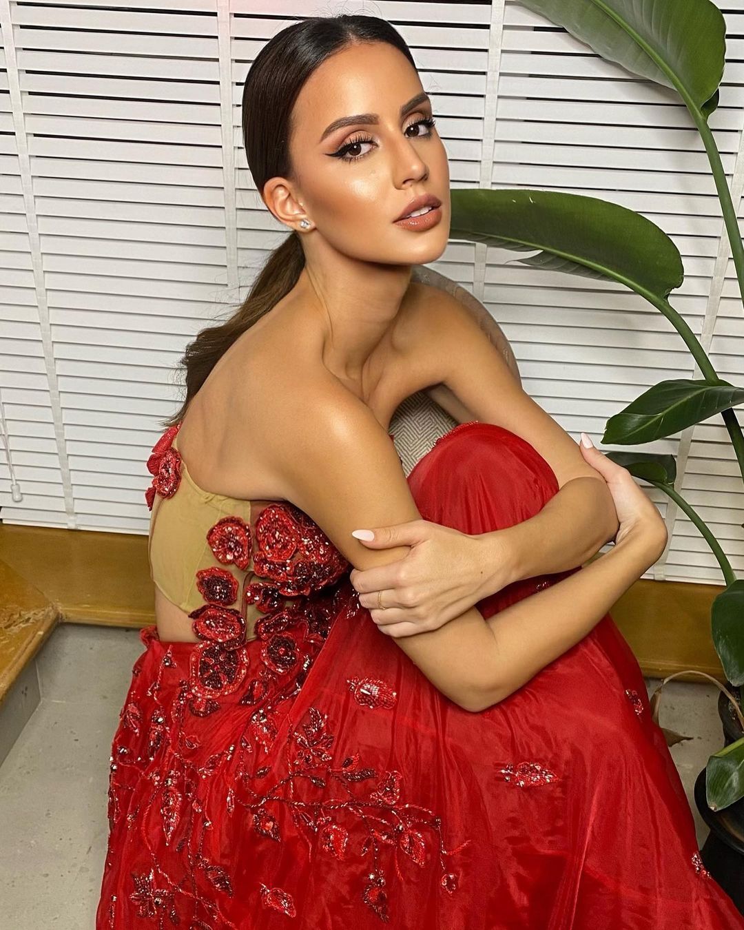 మత్తెక్కించే అందాలతో కవ్విస్తున్న లారిస్సా బోనెసి | Actress Larissa ...