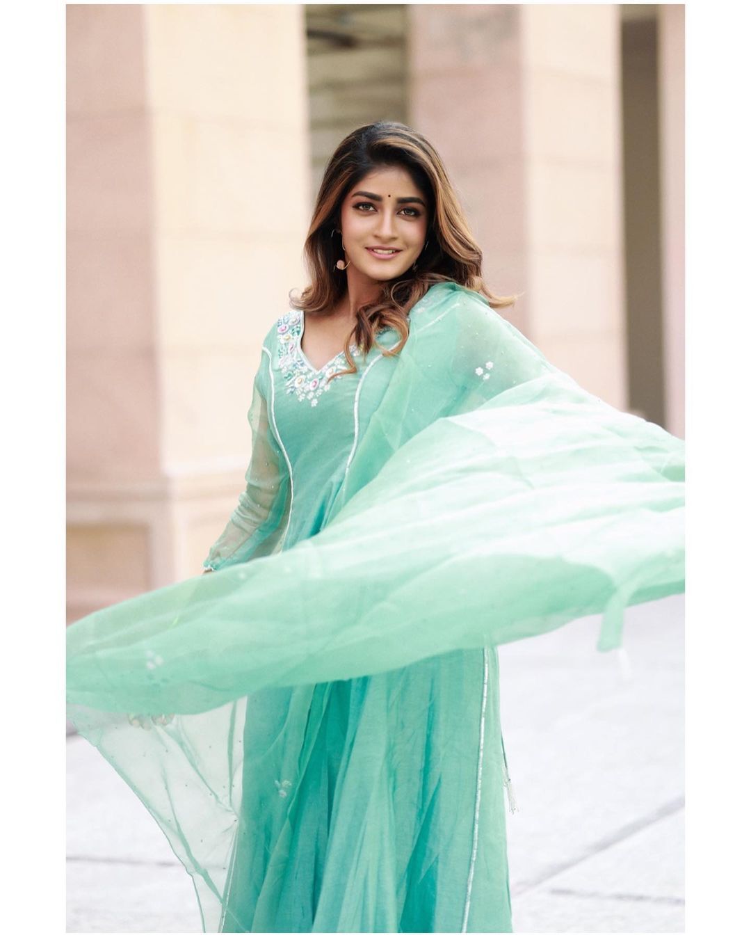 అందాలతో చిత్తుచేస్తున్న కిలాడీ బ్యూటీ డింపుల్ హయతి | actress Dimple ...