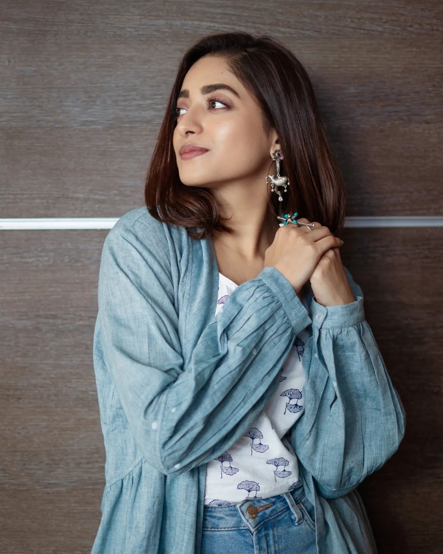 ক্যাজুয়াল লুকসেও ভক্ত মনের ধুকপুকানি বাড়াচ্ছেন ইশা সাহা | see the ...