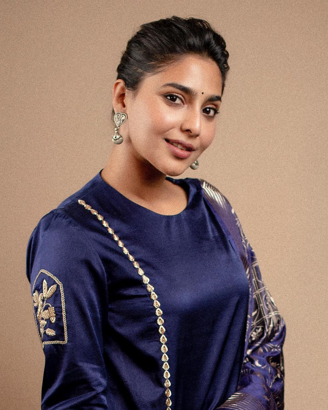 Actress Aishwarya Lekshmi New Simple And Cute Stills In Navy Blue ...