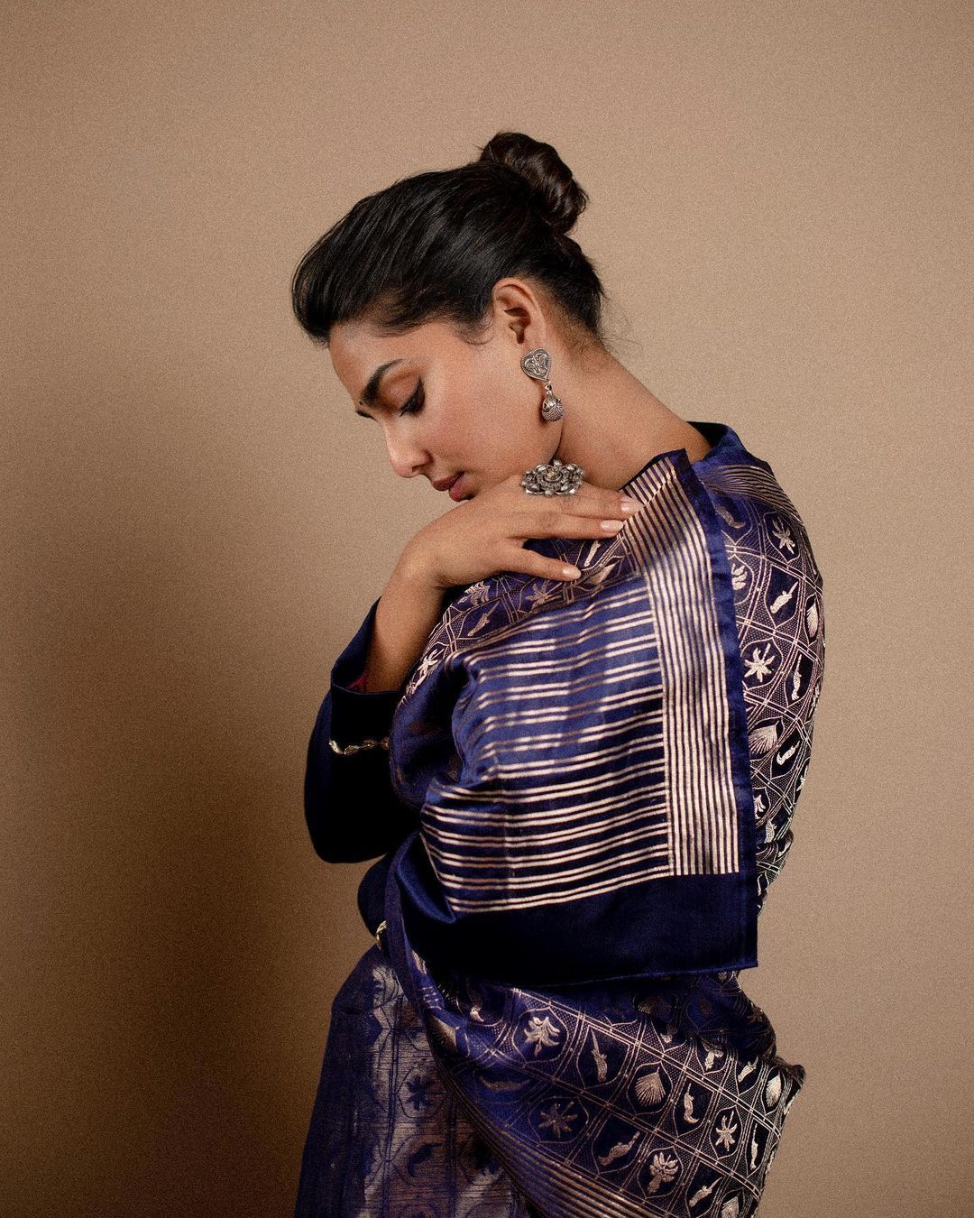 Actress Aishwarya Lekshmi New Simple And Cute Stills In Navy Blue ...