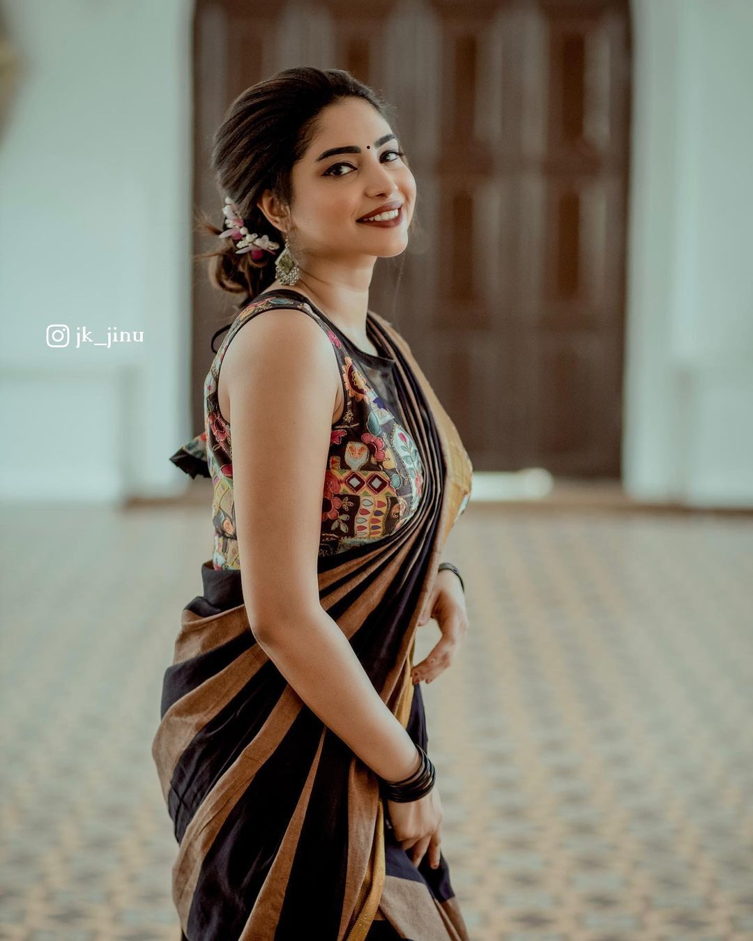 Actress Ameya Mathew New Stunning Matrimonial Look In Black Saree Goes ...