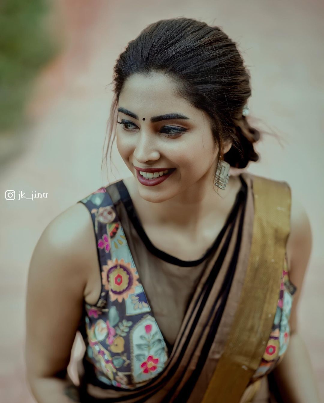 Actress Ameya Mathew New Stunning Matrimonial Look In Black Saree Goes ...