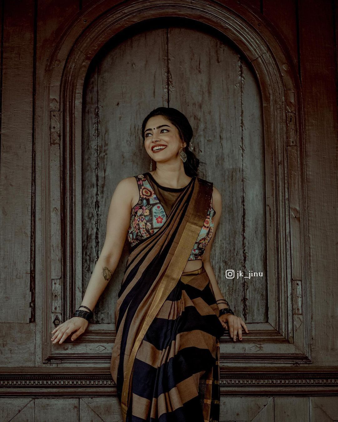 Actress Ameya Mathew New Stunning Matrimonial Look In Black Saree Goes ...