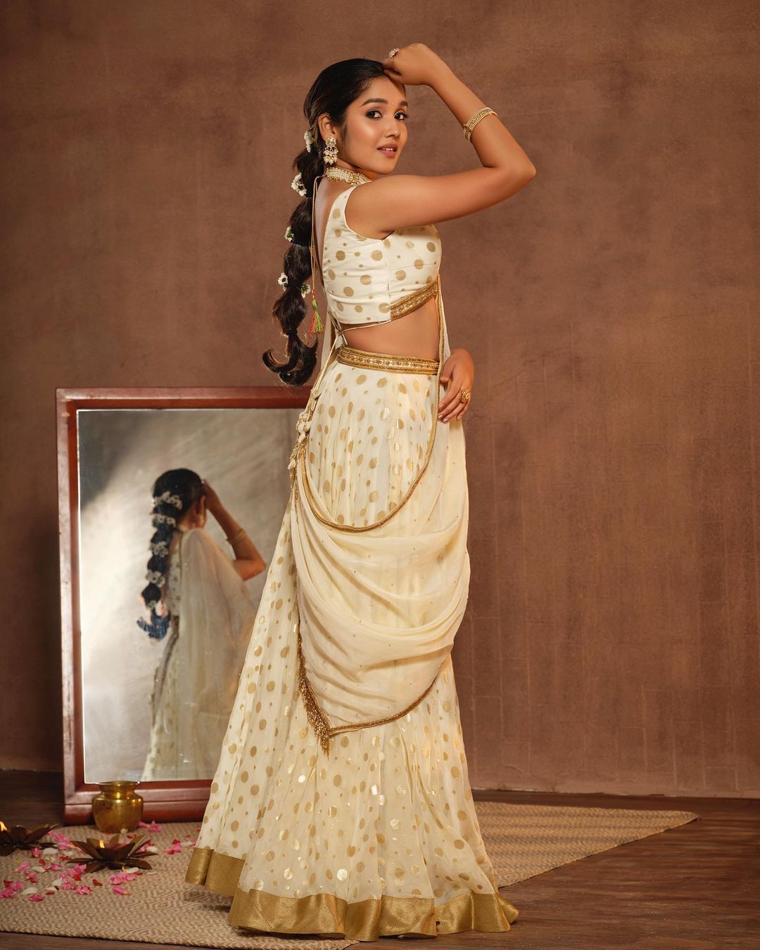 Actress Anikha Surendran New Stunning And Gorgeous Diwali Special ...