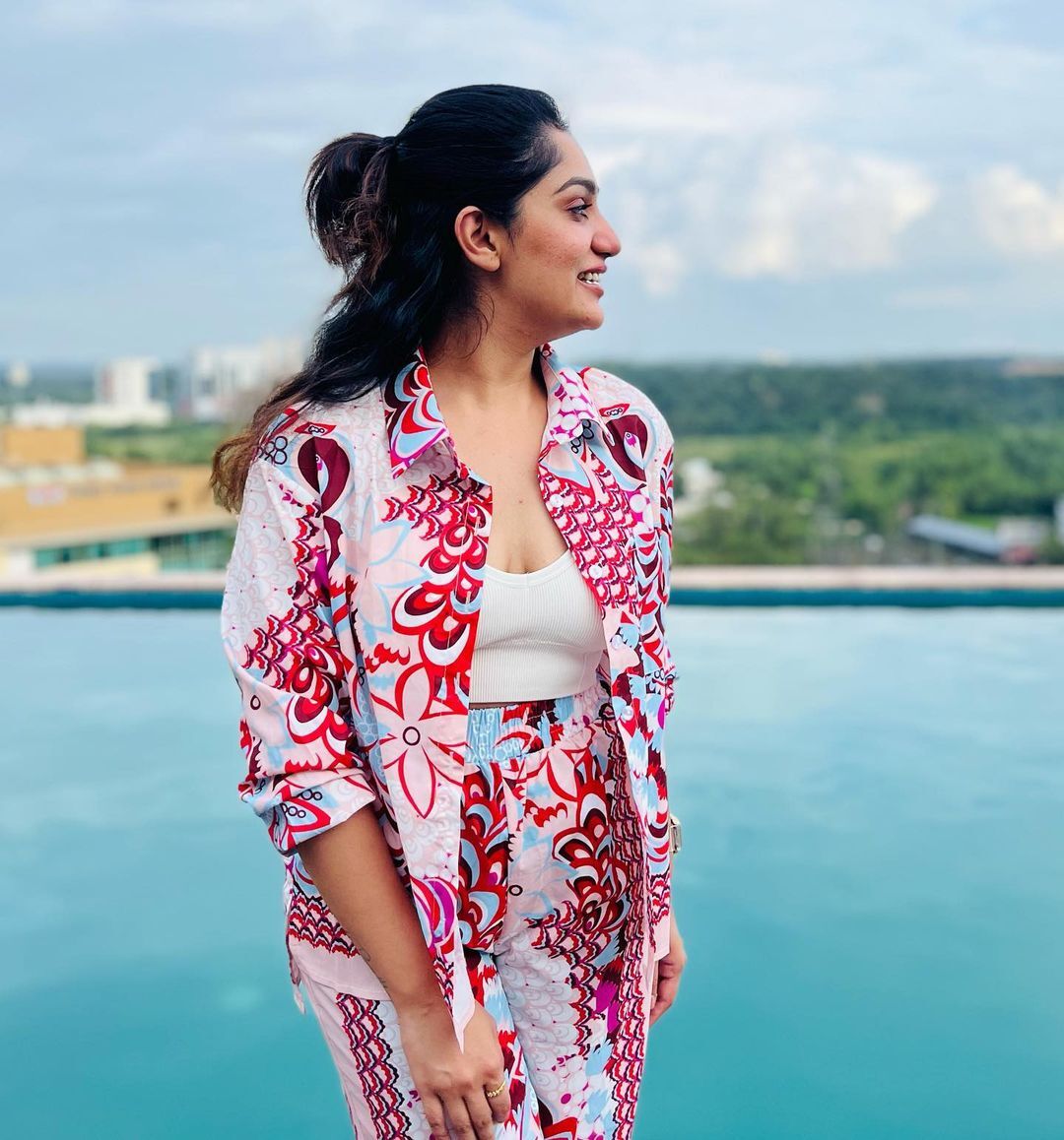 Actress Arya New FLAMINGO Vibes With Stunning Look Is Viral On ...