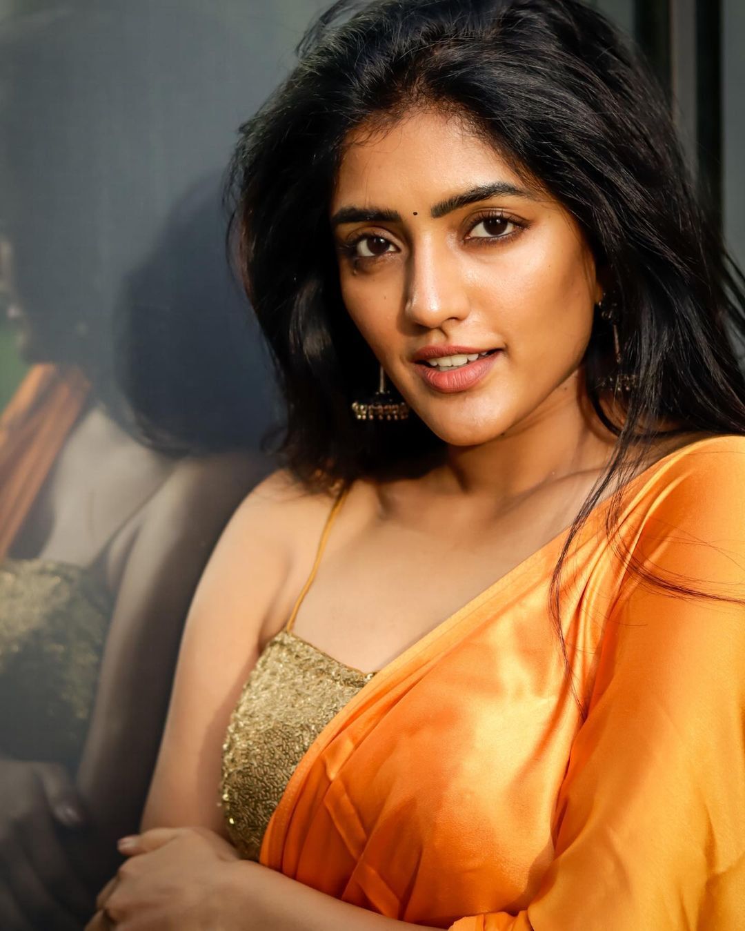 Actress Eesha Rebba's Gorgeous Makeover in Golden Colour Saree Goes Viral on Social Media ...