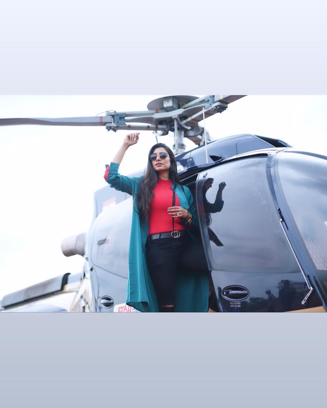 Actress And Model Rithu Manthra New Stylish Look Sitting On A ...