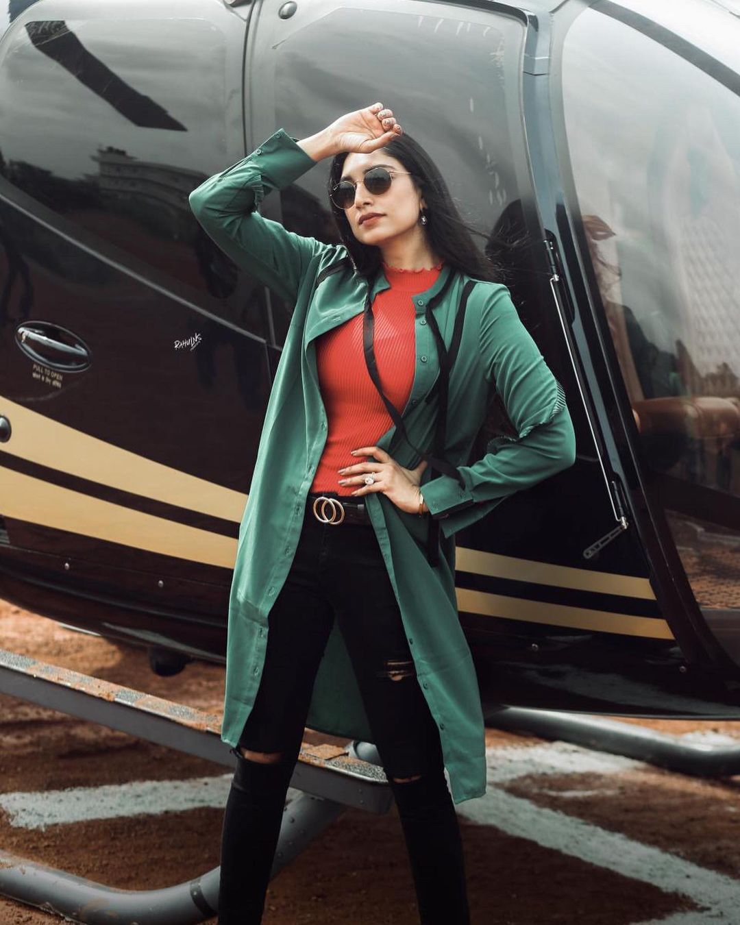 Actress And Model Rithu Manthra New Stylish Look Sitting On A ...