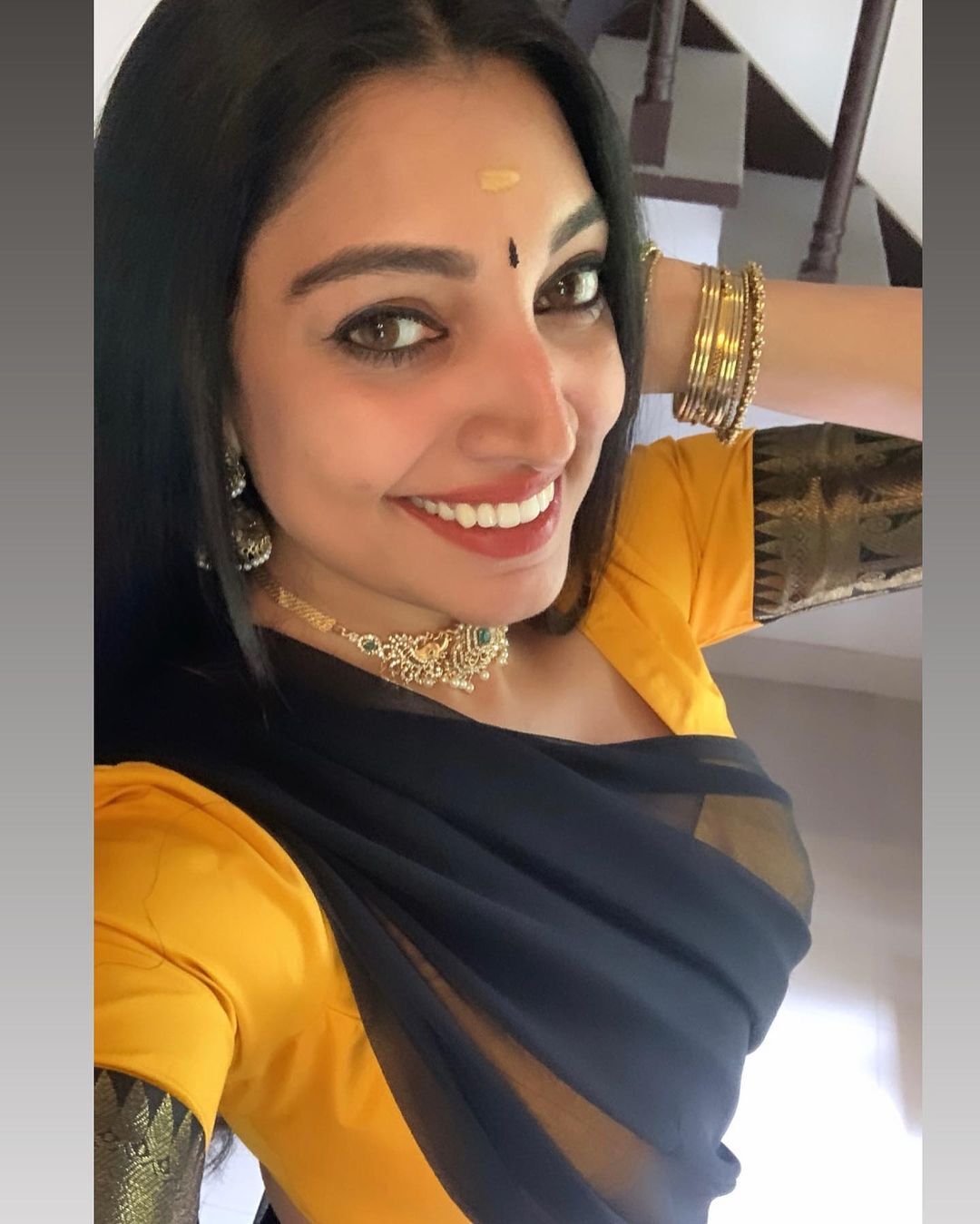 Actress Rithu Manthra New Stunning Traditional Look In Yellow And Black ...