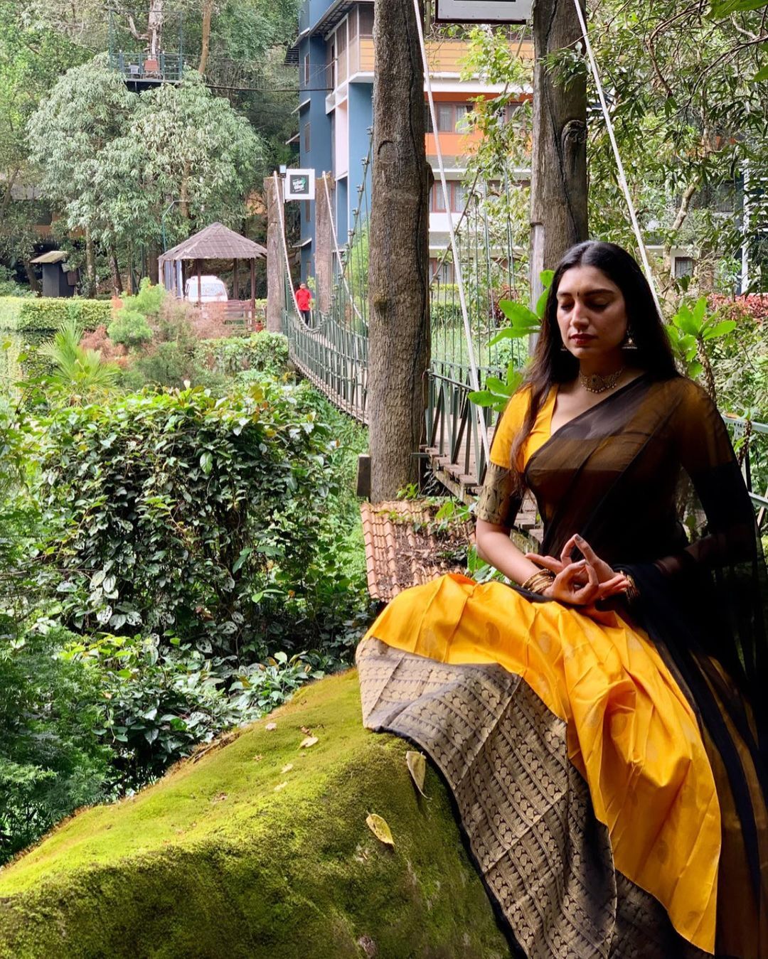 Actress Rithu Manthra New Stunning Traditional Look In Yellow And Black ...