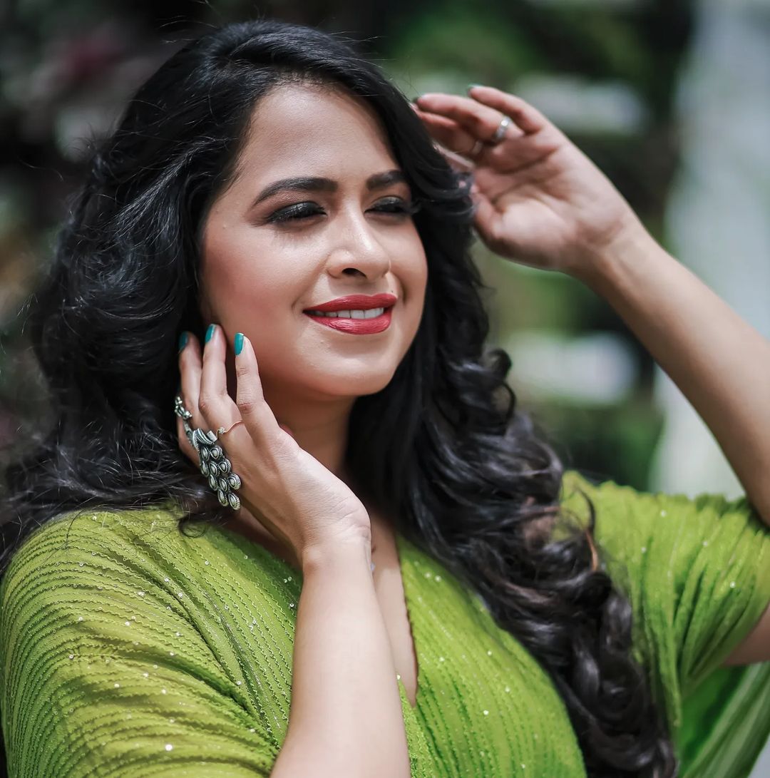 Actress Sadhika Venugopal New Stunning Makeover In Green Gown Goes ...