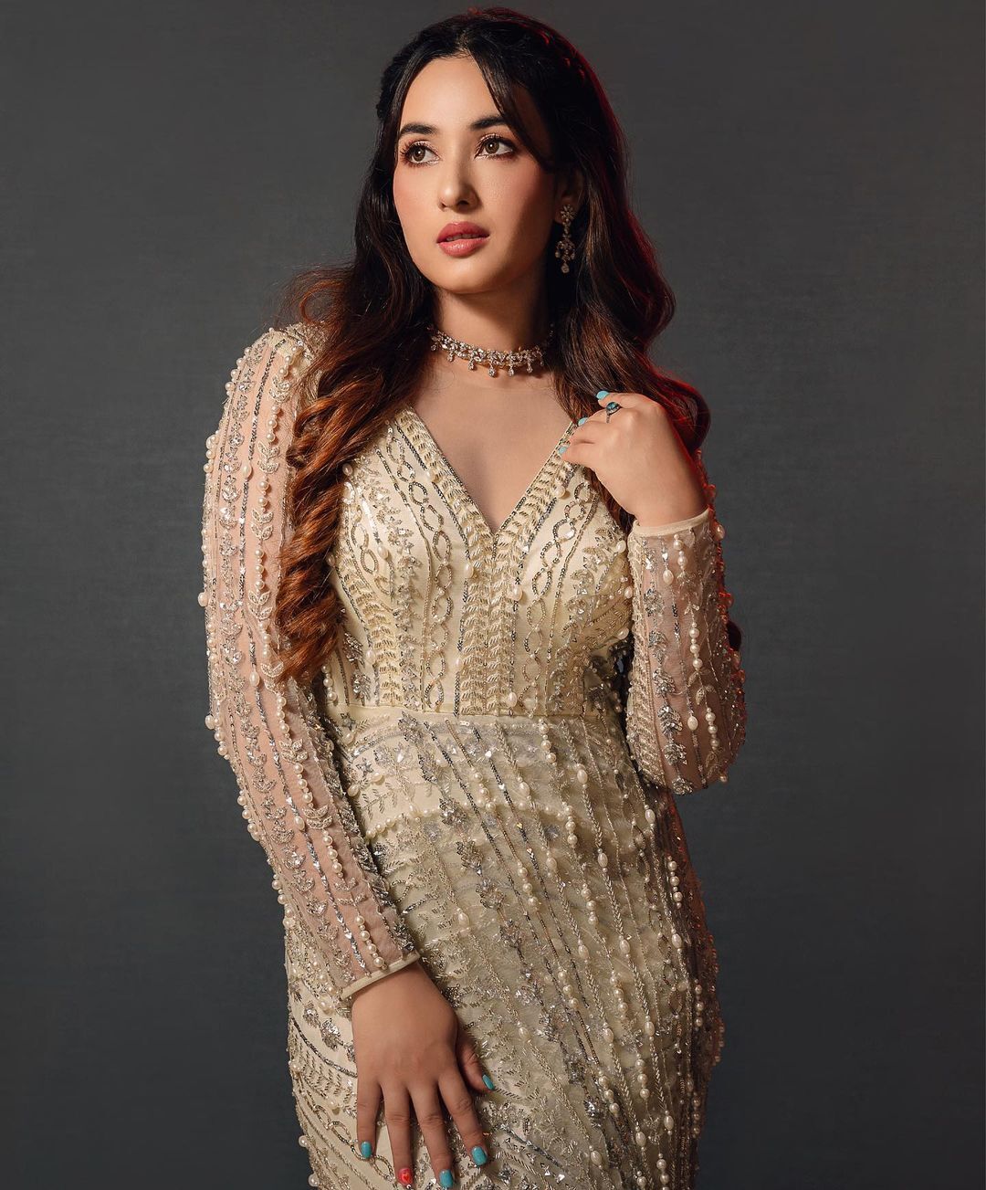 Aditi Budhathoki Pics: गोल्डन गाउन में अदिति बुधाथोकी ने ढाया कहर, तस्वीरें देख क्रेजी हुए फैंस ...