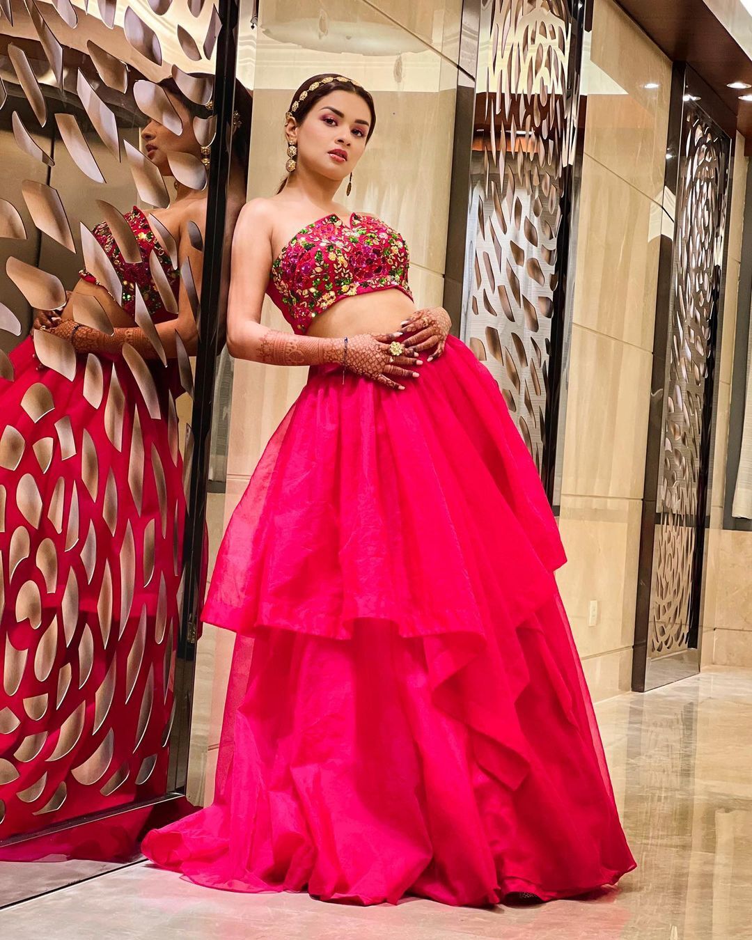 Avneet Kaur Pics: पिंक लहंगा में अप्सरा सी दिखीं अवनीत कौर, फैंस ...