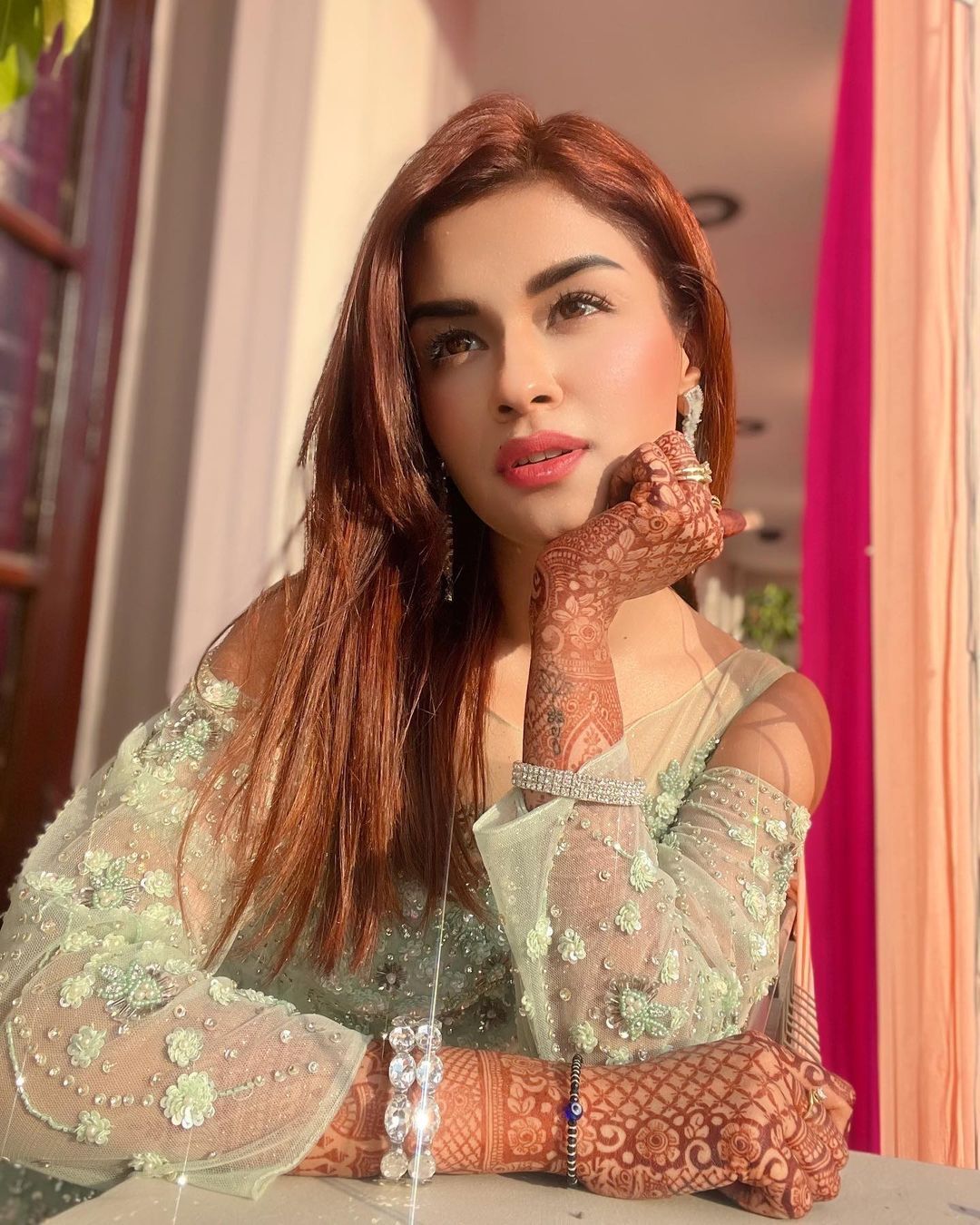 Avneet Kaur Pics: अवनीत कौर ने लाइट ग्रीन लहंगे में बिखेरा हुस्न का ...