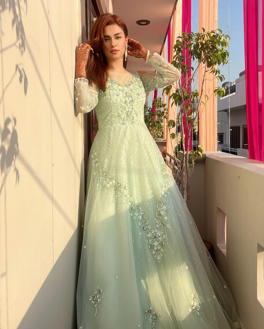 Avneet Kaur Pics: अवनीत कौर ने लाइट ग्रीन लहंगे में बिखेरा हुस्न का ...