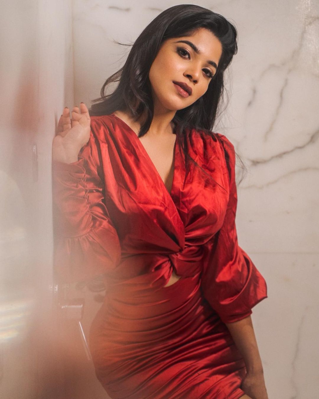 Bachelor Movie Actress Divya Bharathi New Bold And Stylish Look In Red ...