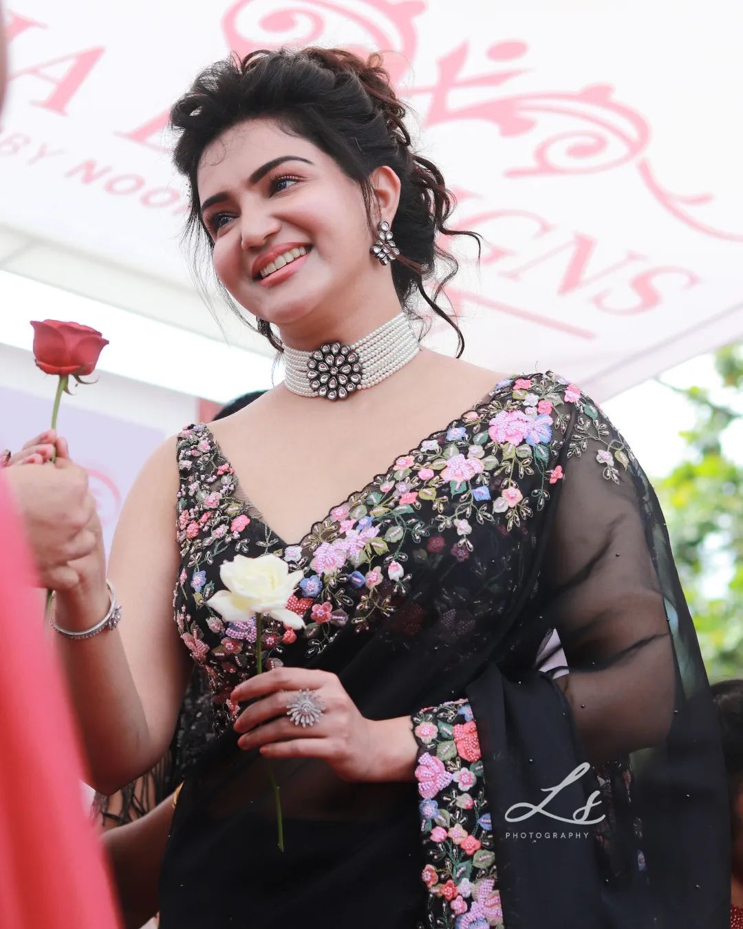 Beauty Queen Honey Rose Looking Gorgeous In Black Saree, New Stunning ...