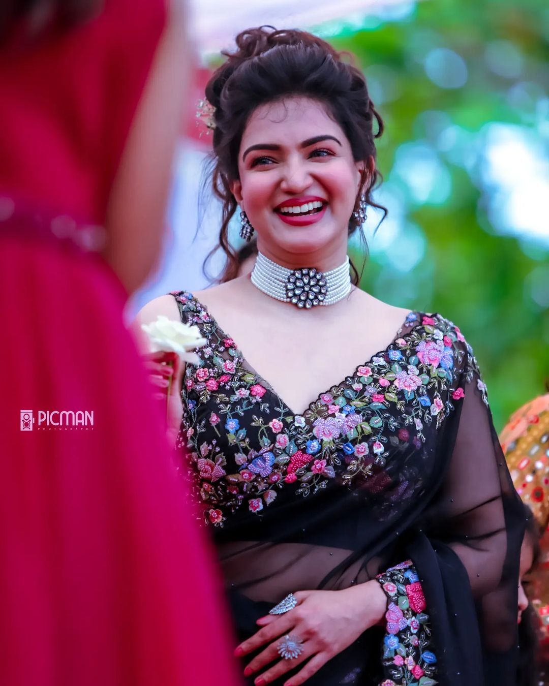 Beauty Queen Honey Rose Looking Gorgeous In Black Saree, New Stunning ...