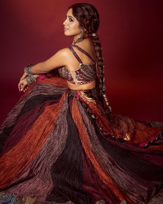 Bollywood Actress Bhumi Pednekar Looks Sizzling In Lehanga Outfit ...