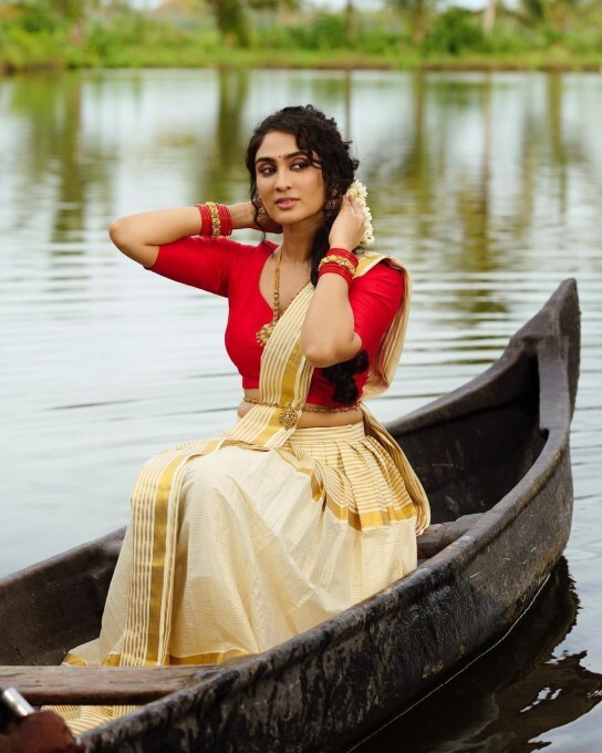 Bollywood Actress Deepti Sati Set Internet On Fire With Latest Photos ...