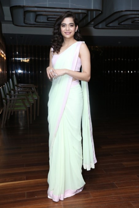 Bollywood Actress Mithila Palkar Looks Stunning In Saree Photos: HD ...