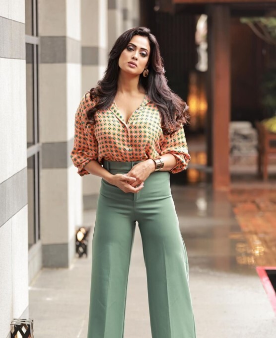 Bollywood Actress Shweta Tiwari Looks Sizzling In Casual Outfit In ...