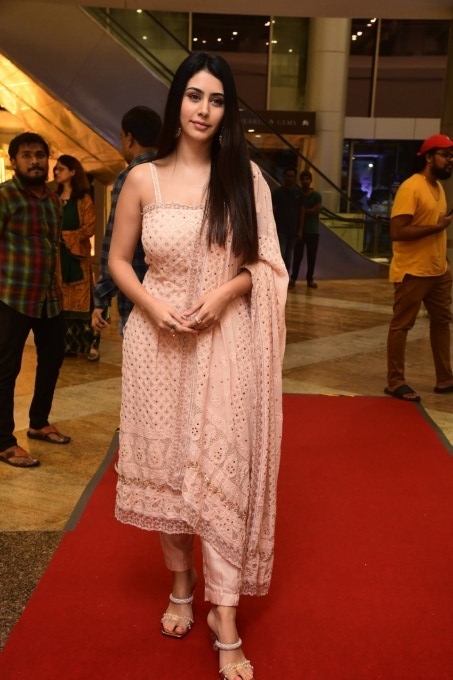 Bollywood Actress Warina Hussain Latest Photos Photos: HD Images ...