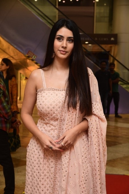 Bollywood Actress Warina Hussain Latest Photos Photos: HD Images ...
