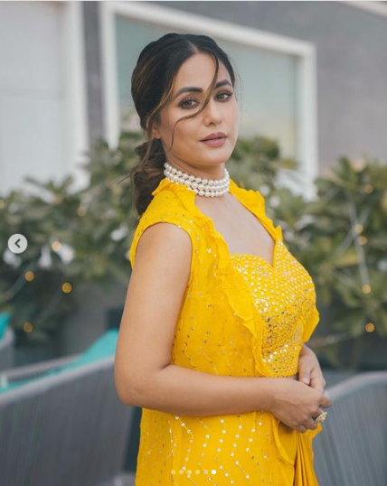 Check Out Actress Hina Khan Looks Stunning In Yellow Dress Photos: HD ...