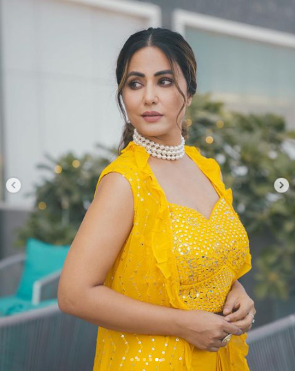 Check Out Actress Hina Khan Looks Stunning In Yellow Dress Photos: HD ...