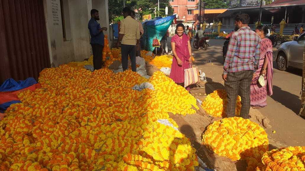 ಕಾರವಾರಲ್ಲಿ ದೀಪಾವಳಿ; ಮಾರುಕಟ್ಟೆಯಲ್ಲಿ ಖರೀದಿ ಭರಾಟೆ ಜೋರು | Deepavali ...