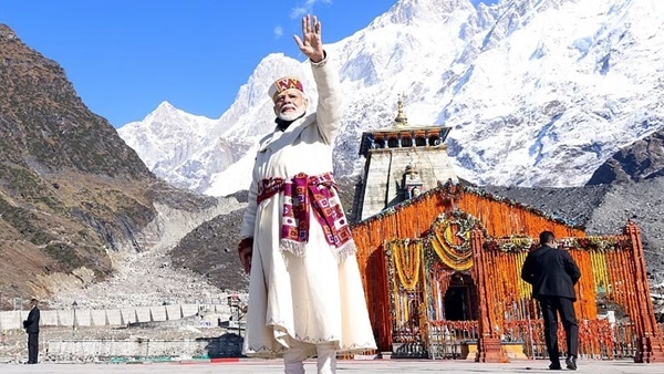 4 outfits with in 8 hours; This is how modi dressed up during his visit ...