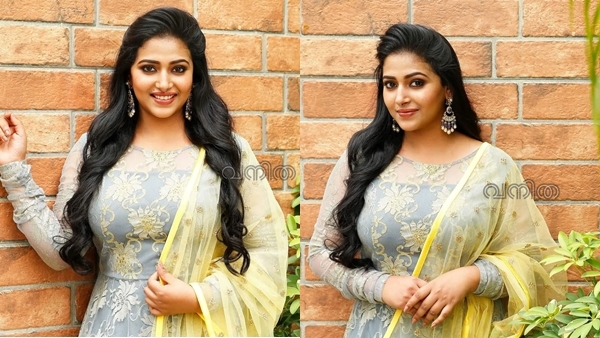 Mollywood Actress Anu Sithara's Latest Photoshoot For Vanitha magazine ...