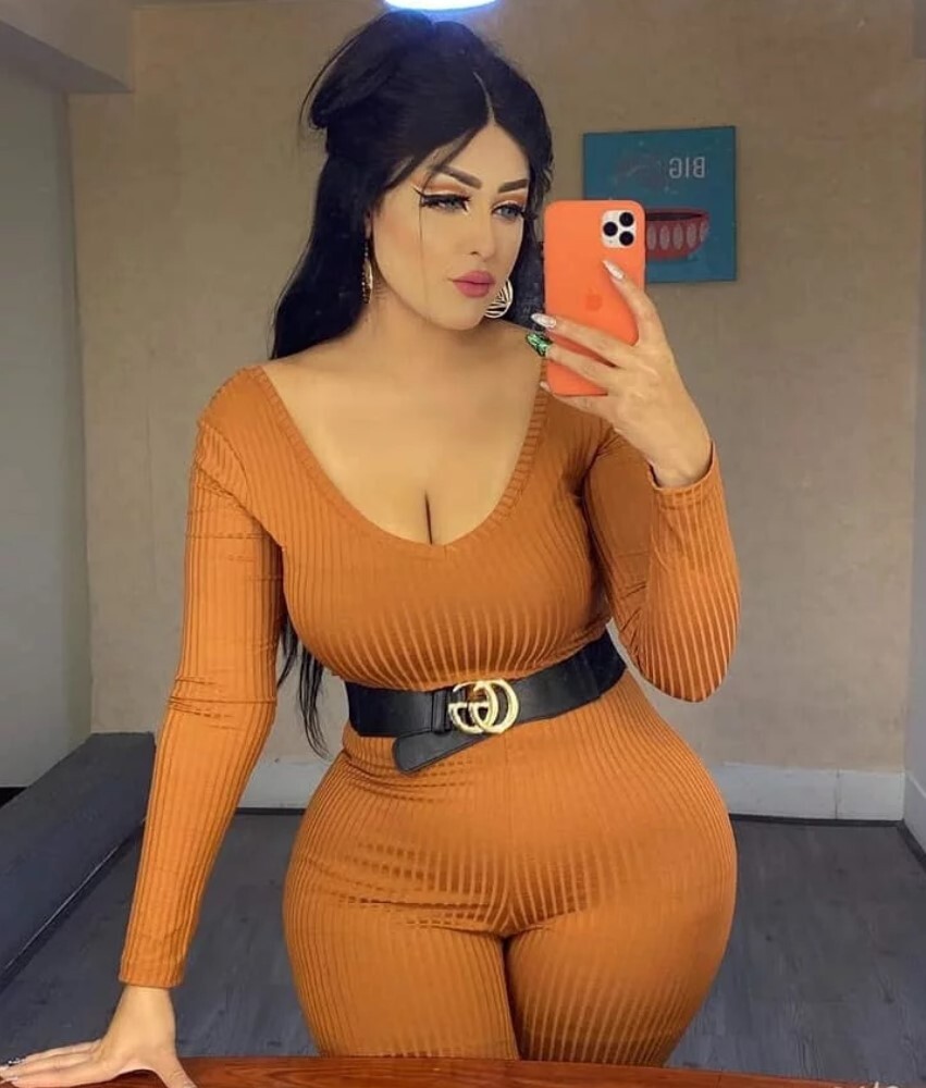 PHOTOS : உலகின் 8வது அதிசயம் நீங்க தான் போல..! அழகில் ஜொலிக்கும் எகிப்து மாடல் அழகி சல்மா ...