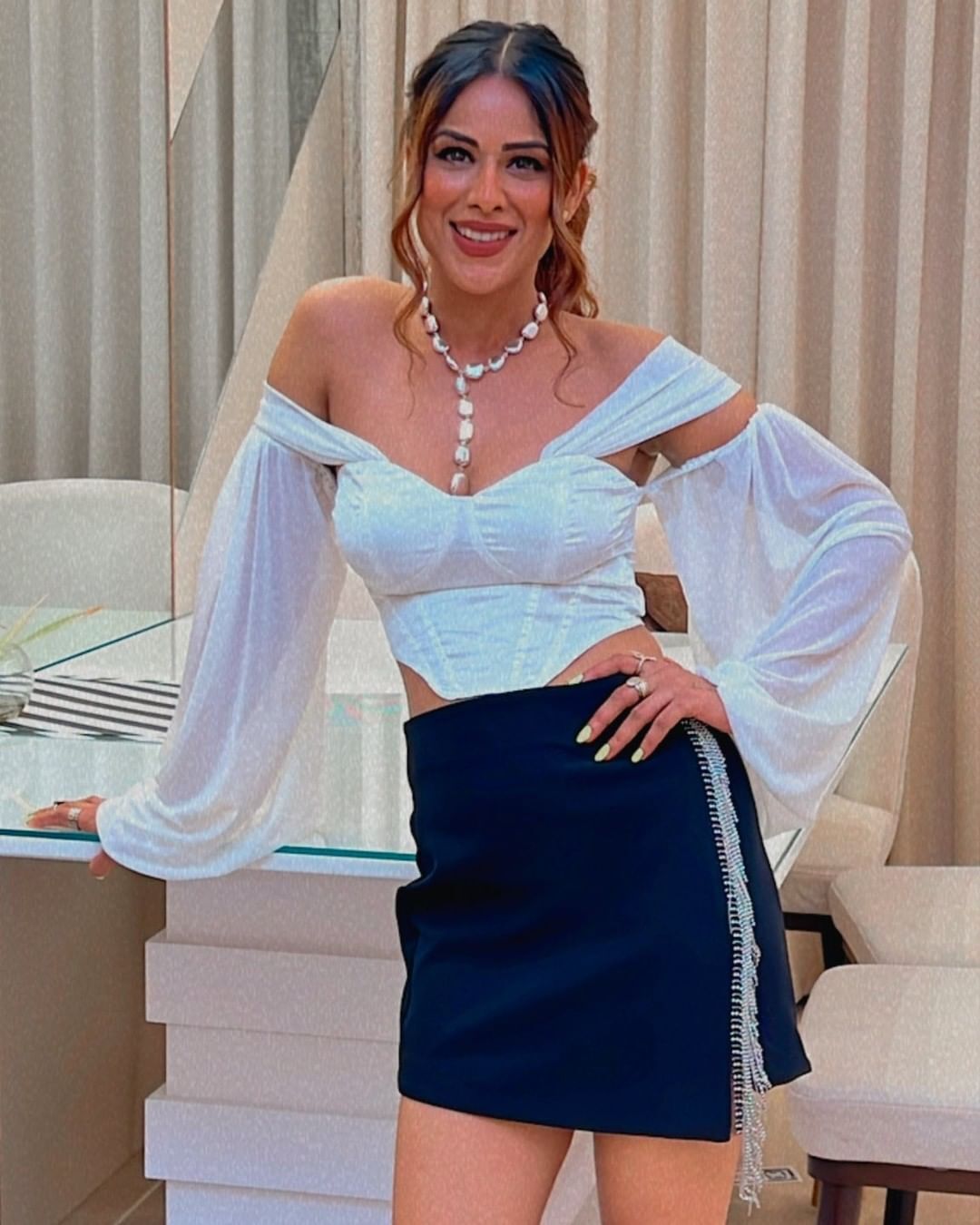 Photos: हद से ज्यादा डीप नेक ड्रेस पहन निया शर्मा ने किया Clevage ...