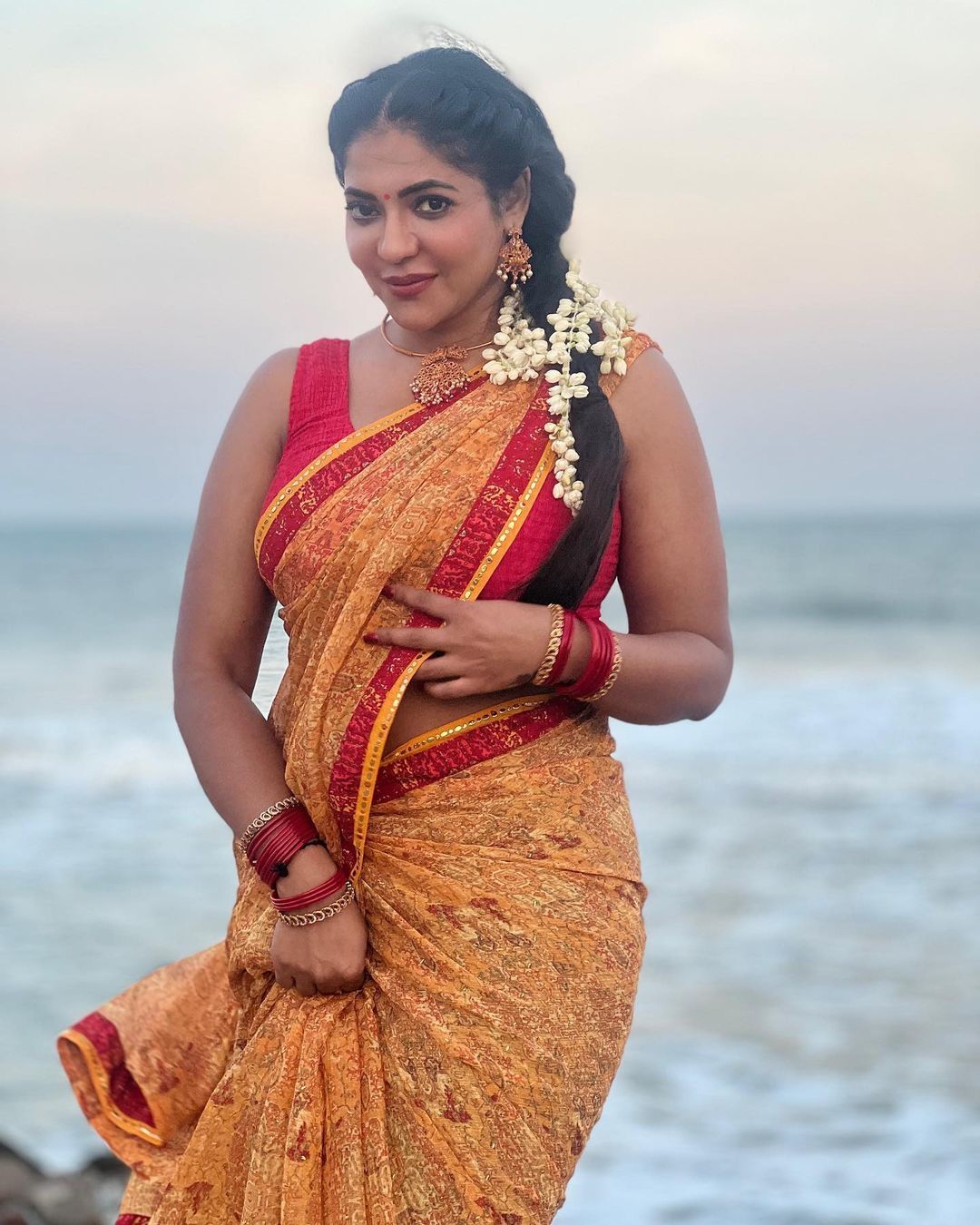 PHOTOS : தலை நிறைய மல்லிகை பூ.. சுண்டியிழுக்கும் லுக்.. பாக்கியலட்சுமி ...