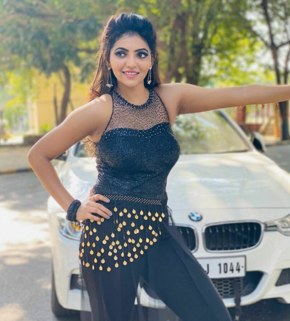 PHOTOS : யப்பா.. நம்ம அதுல்யாவா இது! சும்மா தகதகன்னு மிண்ணுறாங்களே ...