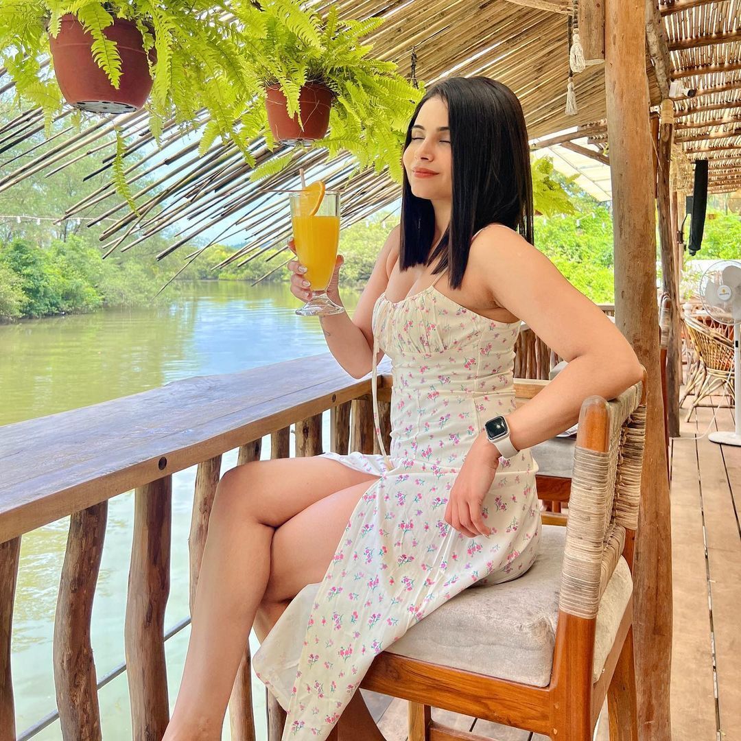 PHOTOS : குட்டி கவுனில் சொக்கவைக்கும் அழகில் பருல் தாவான்.. அசத்தலான லேட்டஸ்ட் க்ளிக்ஸ் இதோ ...