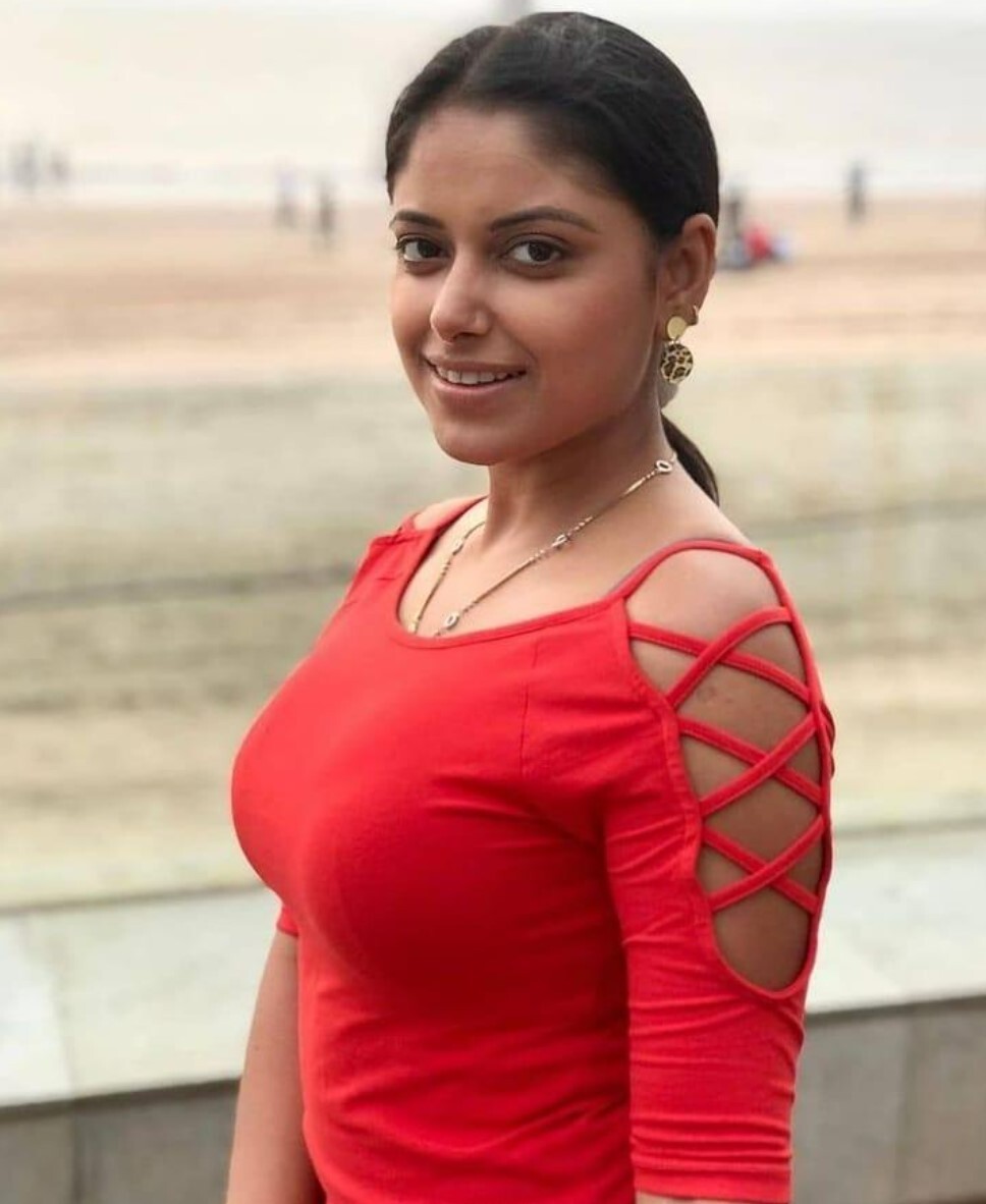 PHOTOS : சேலையில் செய்து வைத்த சிலை.. சொக்கவைக்கும் போஸில் சினேகா பால் ...