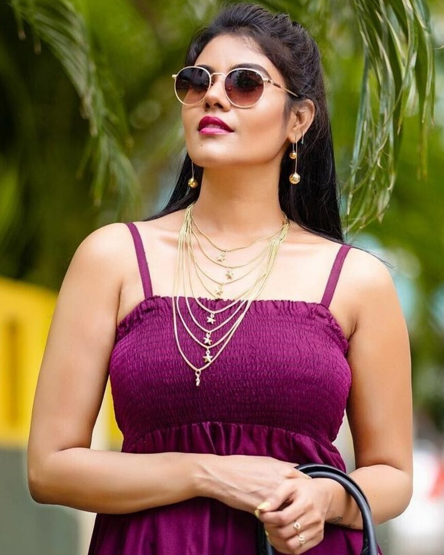 PHOTOS : மியாவுக்கே டஃப் கொடுக்கும் அழகு.. சீரியல் நடிகை நிவிஷாவின் ...